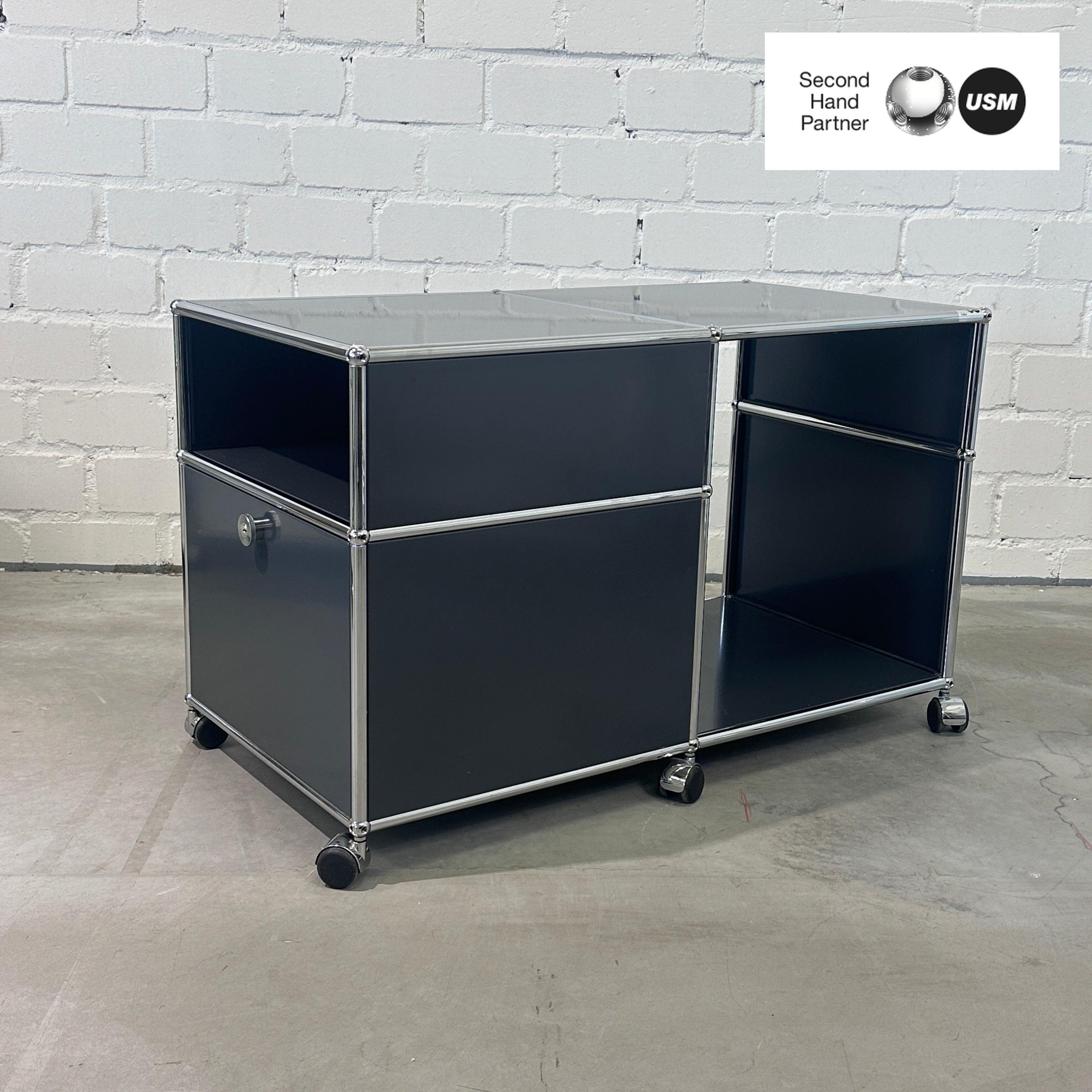 USM Haller Sideboard 2x2 mit Klappe auf Rollen anthrazitgrau – FLEX ...